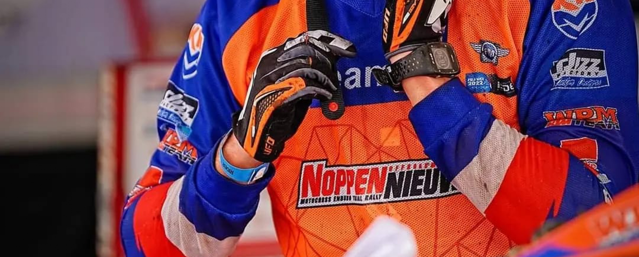 Vier leden van het WPM KTM team brengen zesdaagse tot een goed einde ...
